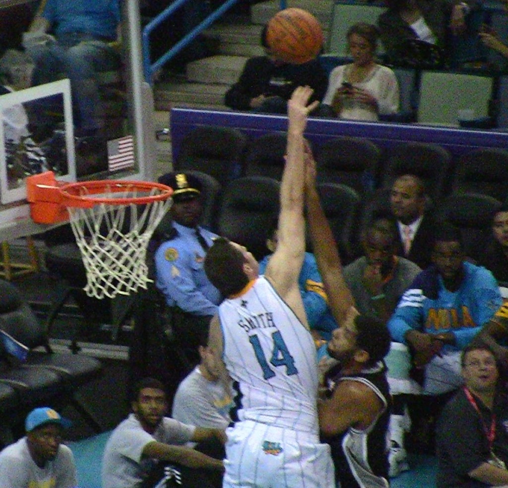 Late Running Hook by Tim Duncan Sinks Hornets – BourbonStreetShots.com